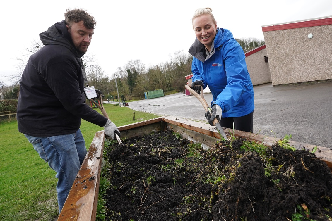 Stirling school in bloom thanks to Superglass support | Scottish ...